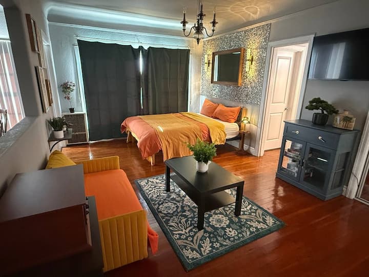 Golden Age Glam - West Hollywood, CA