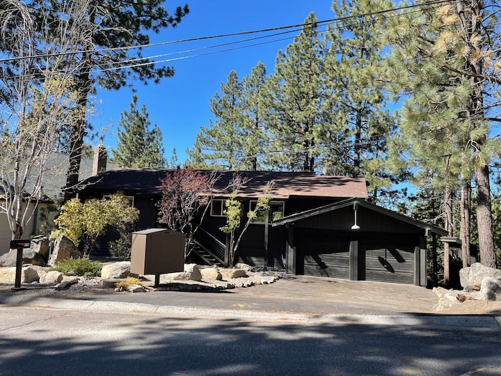 Walk To Heavenly! 4br/3ba, Hot Tub And Pool Table - Stateline, NV