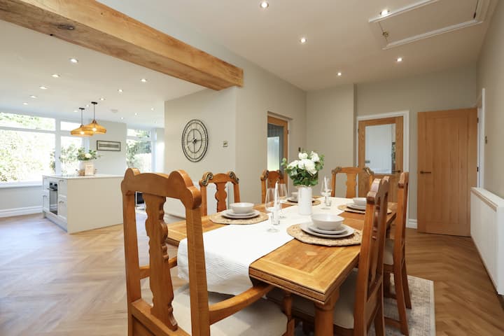 Farmhouse Bungalow Near Beach & Trails| Ev Charger - Port Talbot