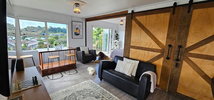 A Retreat Where Pets Are Part Of The Holiday. - Tauranga