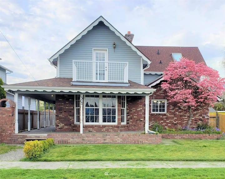 Classic Downtown Sumner Brick Home - Puyallup, WA