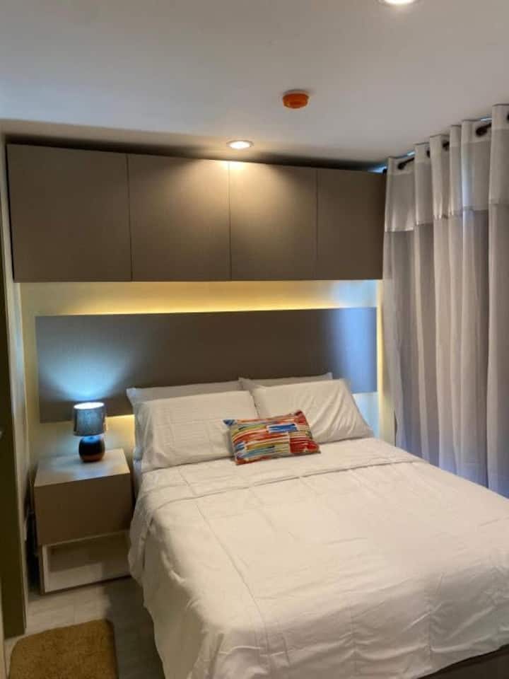 Condo With Balcony Near Ayala Center- 300mbps Wifi - Cebu