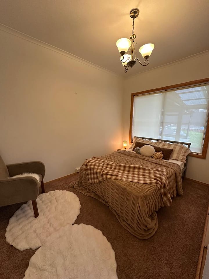Room In Moonah - Hobart