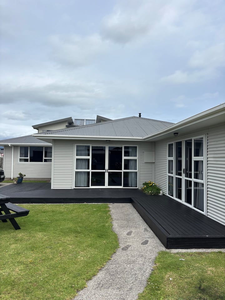 Spacious Beachside Family Home Carters Beach - Westport, New Zealand