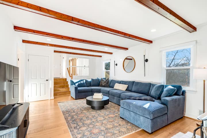Woodhaven Reserve | Pool + Hot Tub + Views - Walsh Family Wine, Purcellville