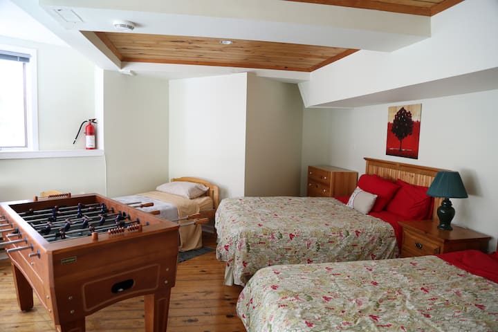 Bright & Fun Family Room With Foosball Table - Durham