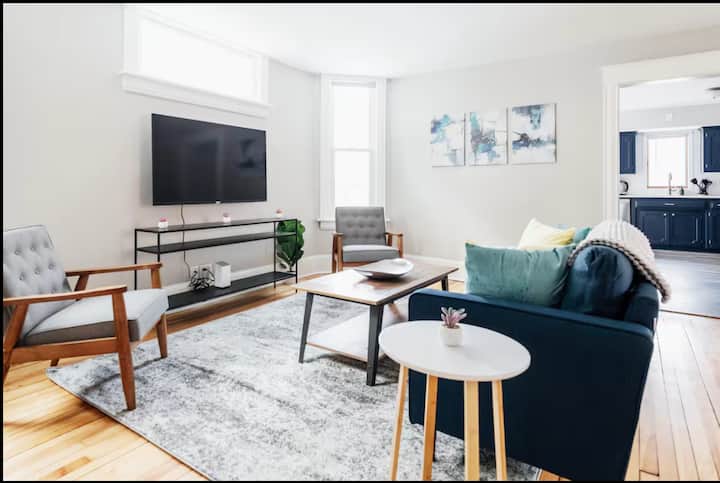 Spacious 4br • Dog-friendly • Main-level King - Saint Paul, MN