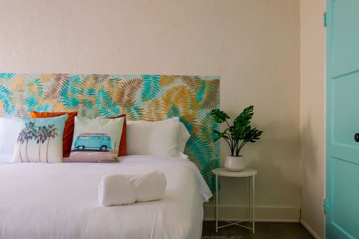 Beach Vibes + Dining Credit + Free Cocktail - Hermosa Beach, CA