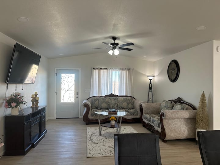 New, Modern, Beautiful Home Away From Home! - Garden City, KS