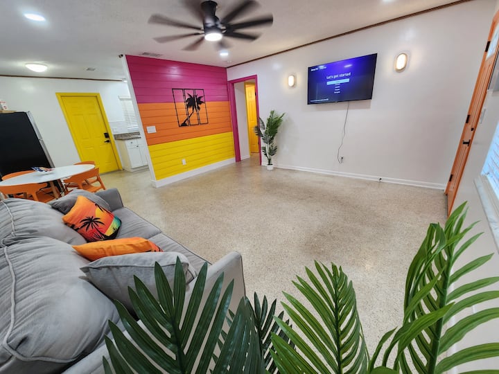 Tropical Sunset, King Bd, 6 Min To Beach - Clearwater Beach, FL