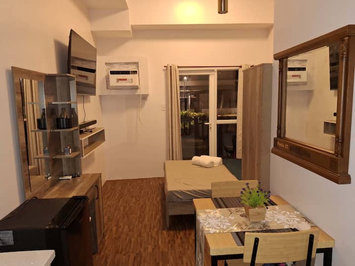 Cozy Pool Side Condo With Veranda Unit 109 - Mandaue City