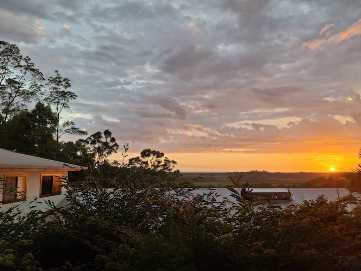 Treetop Retreat With Sunrise And Ocean Views - Yandina