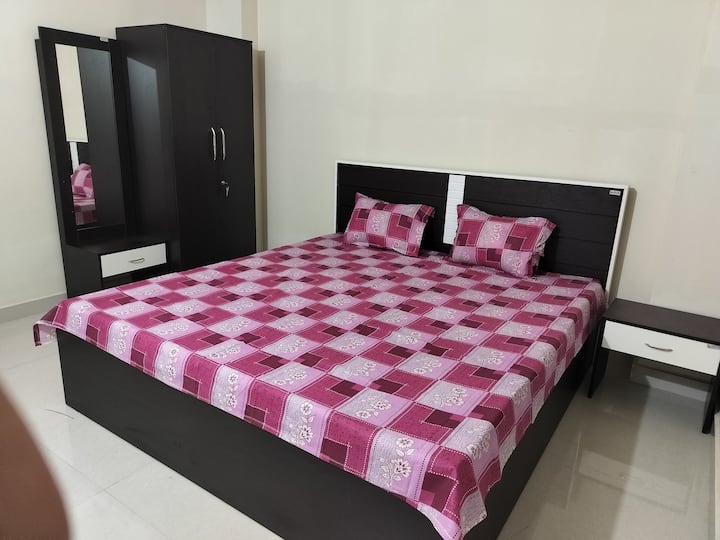 5 Mins Walking Distance From Tovp, Near Totemple - Krishnanagar