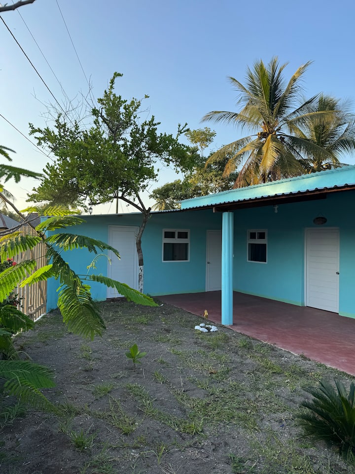 Casa Amplia Con Piscina Cerca Del Mar. - La Blanca