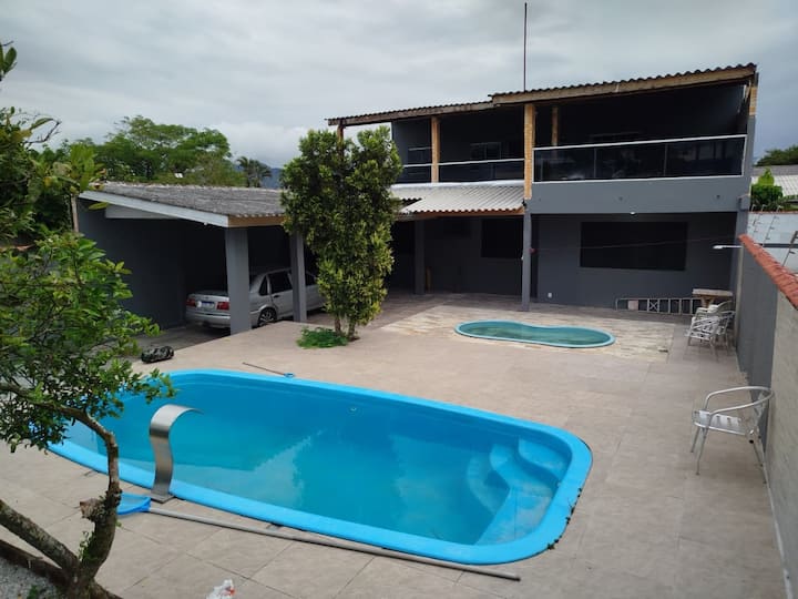 Sobrado Há 300 Metros Do Mar Com Duas Piscina - Matinhos