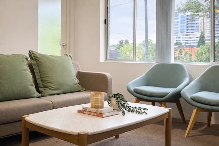 2 Bedroom Unit Close To Epping Station - Hornsby