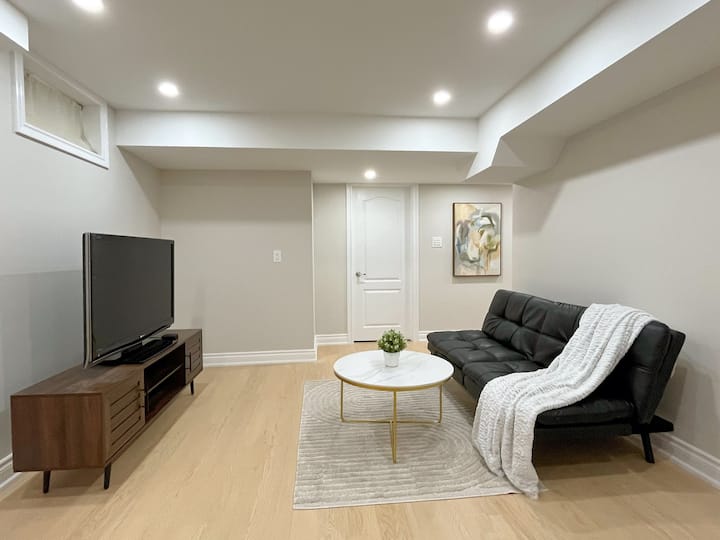 Brand New Family Friendly 4 Bedroom Apartment - Markham, Canada