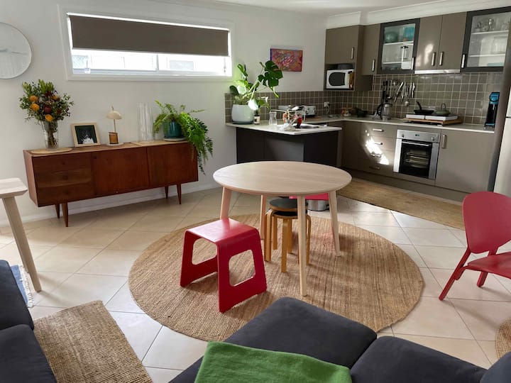 Sunny, Peaceful Townhouse With Views Of Treetops - Canberra