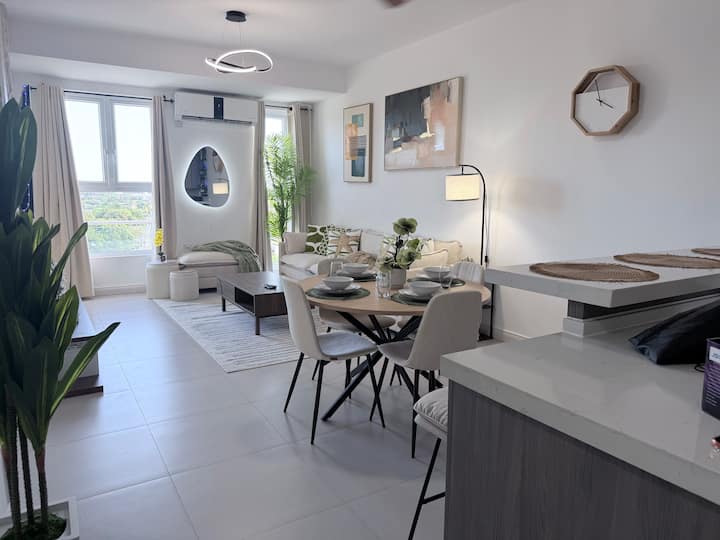 Nitrams City View King Suite / Pool - Kingston