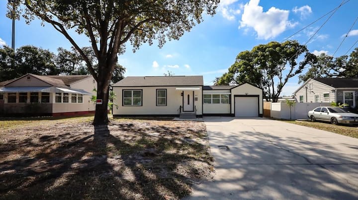 Tampa Adventure House - Tampa, FL