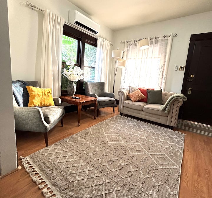 Entire Right Side Duplex-free Laundry&parking. - Salt Lake City, UT