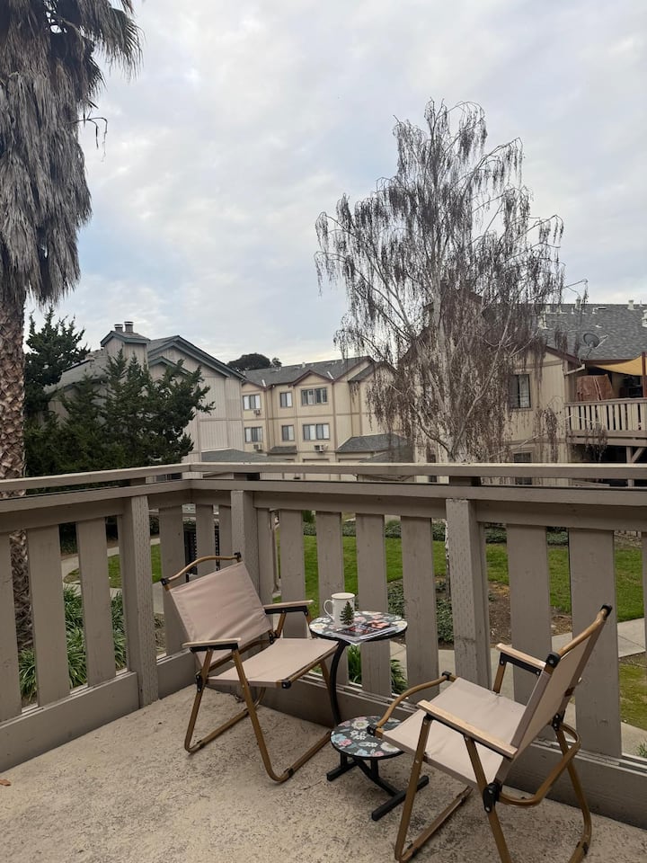 Modern 2‑bed, 2‑bath Top‑floor Apartment. - San José