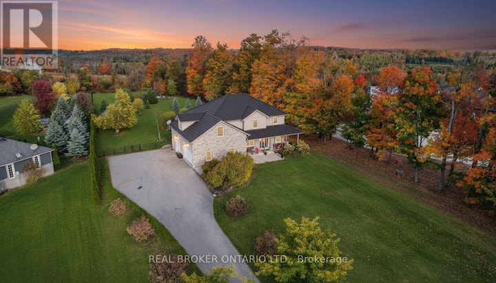 Peaceful Oro Medonte Upper Unit W/ Hottub - Horseshoe Valley, ON