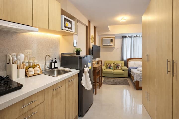 Modern Cozy Studio For Couples | Fast Wifi | Pool - Mandaue City
