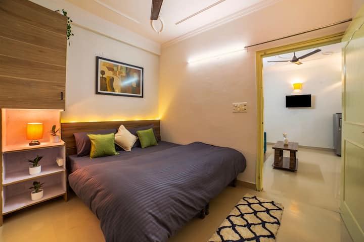 2bhk Near Airport | Max & Manipal - Delhi