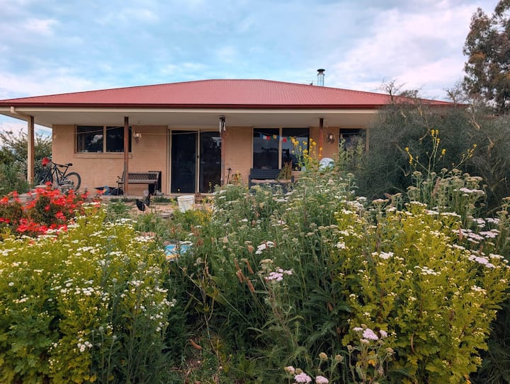Magical Farm House – 3br, Workspace & Farm Views - Hobart