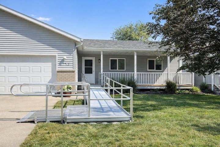 Large 5br Acessble Home | Crib/king Bed/ac/heater - North Dakota