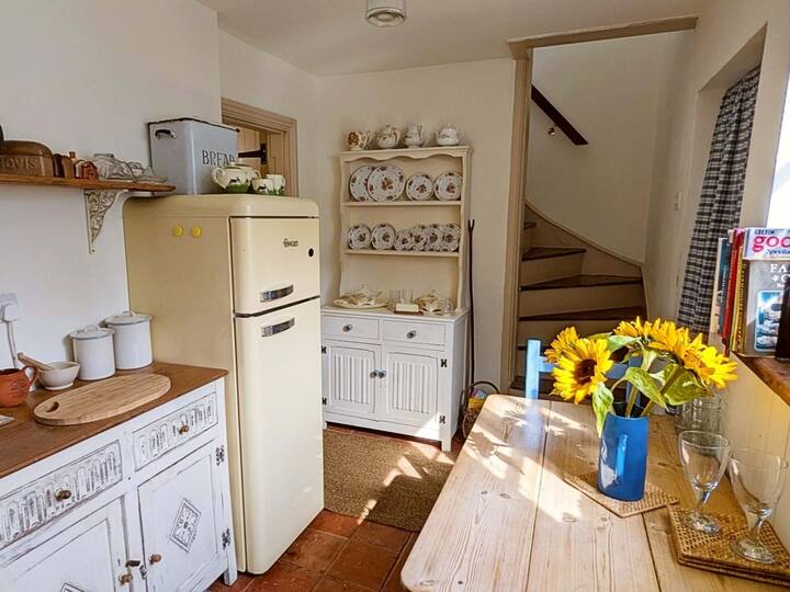Crumble Cottage. A Cosy Countryside Retreat. - Shaftesbury