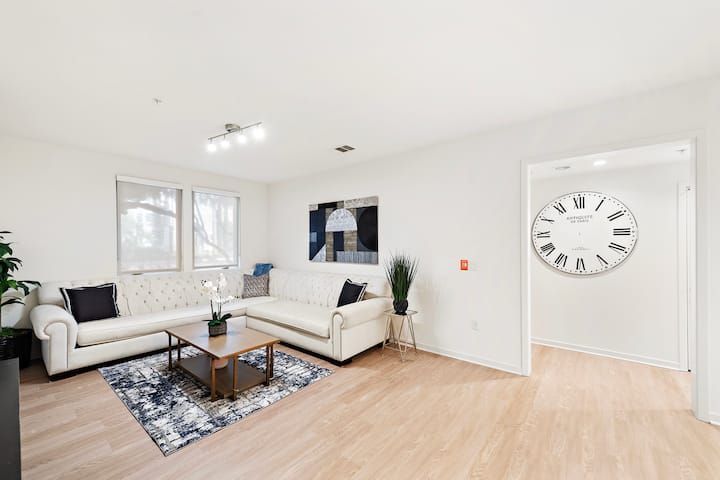 Large 3bed Located At Promenade At Irvine Spectrum - Lake Forest, CA