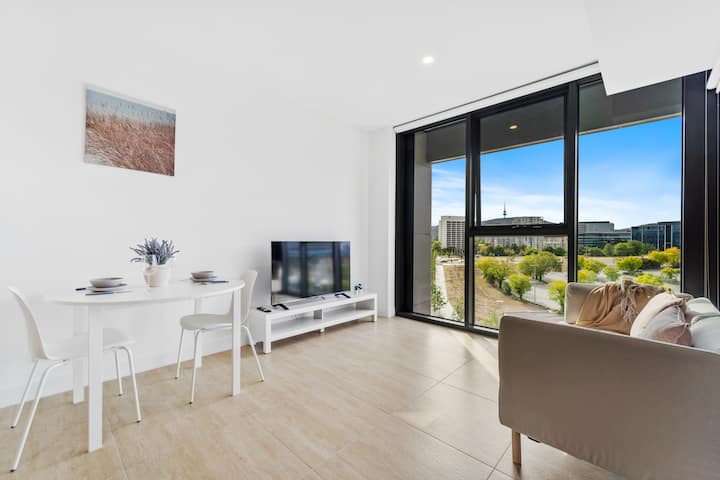 Modern City 1br New Apt | Walk To Lake + Pool+gym - Canberra