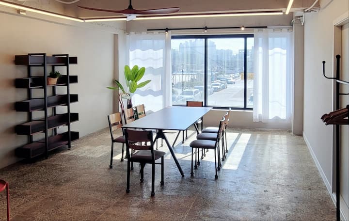 [시수 - 2층] 왜관역 앞, 광장 뷰, 파티 가능 - 남지읍