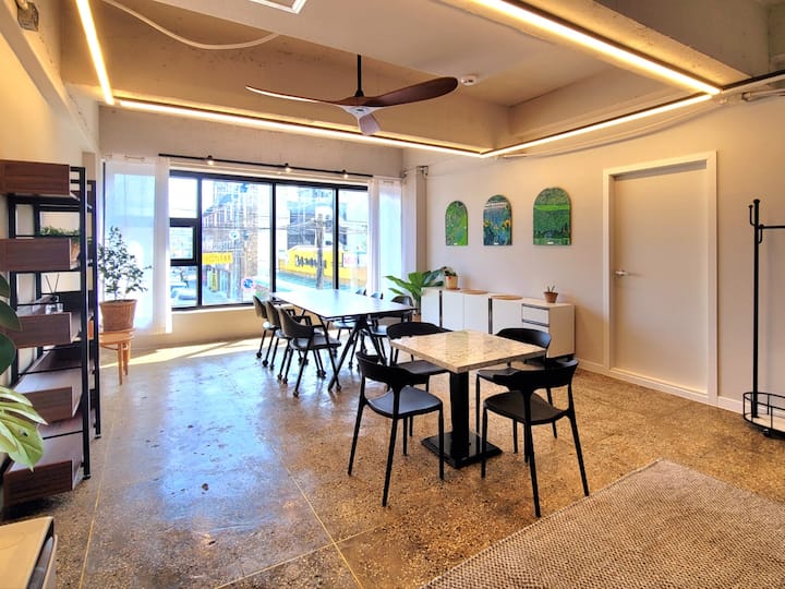 [시수2층] (생일/칠순/돌)파티, 광장 뷰, 왜관역 - 형곡1동