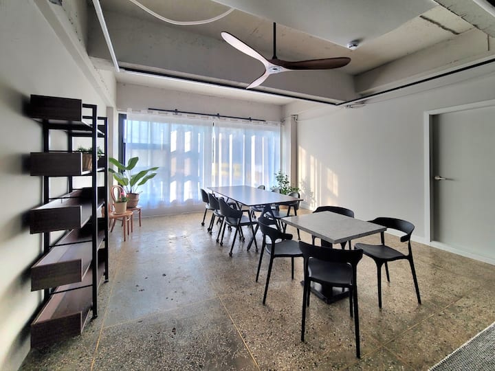 [시수 - 2층] 왜관역 앞, 광장 뷰, 파티 가능 - Daegu