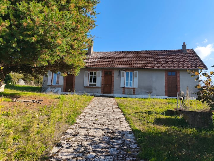 Maison De Plain-pied Au Coeur Du Village. - Decize