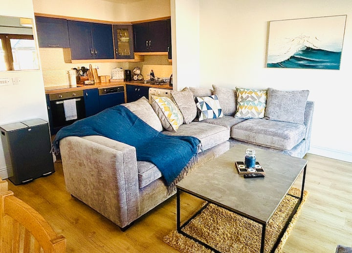 Lakeside Townhouse - Homely & Modern Holiday Home - Killaloe