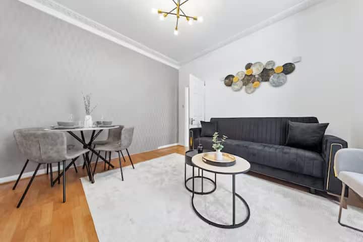 Spacious 4br House | Driveway 2 Parking Spaces - Luton