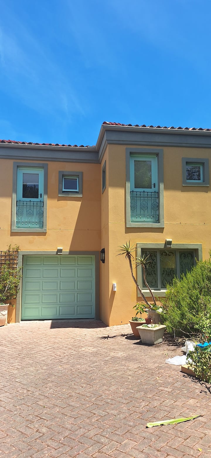 Beautiful Upstairs 2-bedroom Flat. Shared Full Wc - Plettenberg Bay