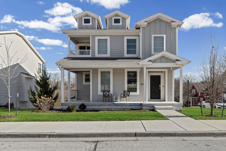 Soccer Matchday Home W/ Workspace & Fireplace 3 Br - Kansas City