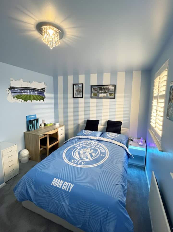 Man City Theme | 1-min Bus To Etihad / Co-op Live - Oldham