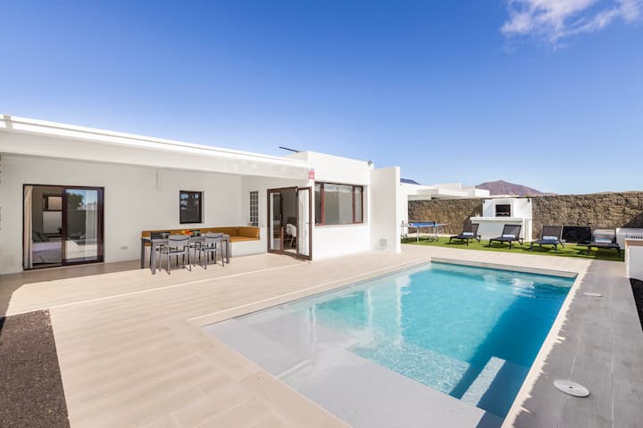 Luxury House With Heated Pool, Pinpon & Bbq - Playa Blanca