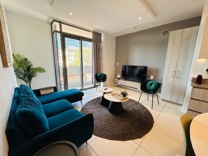 Rosebank|king Bed|next 2 Starbucks Zone & Gautrain - Johannesburg