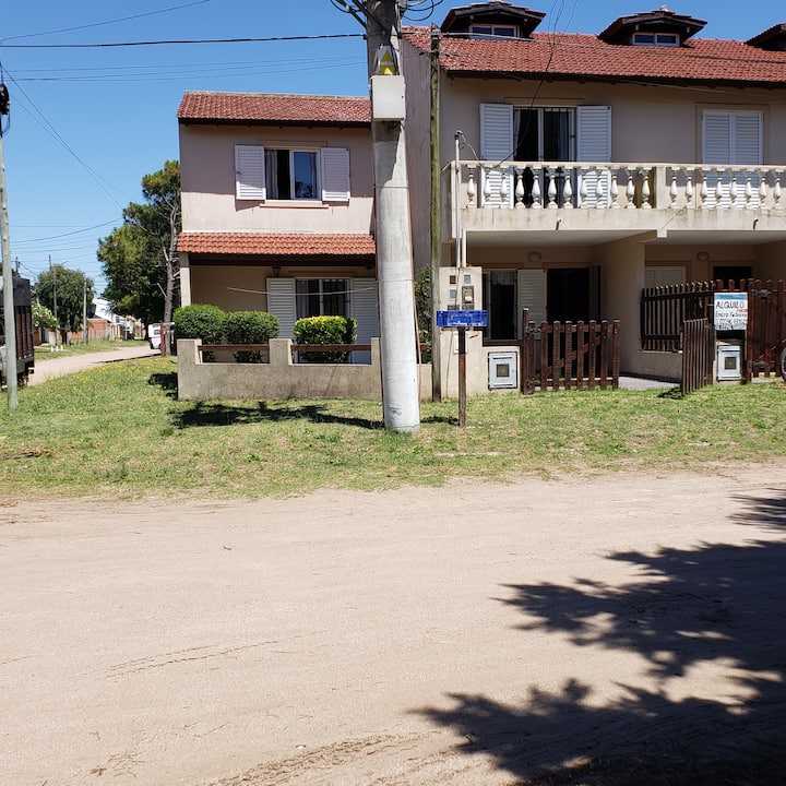 Alquilo Duplex Esquina A 2 Cuadras De Playa - Santa Teresita