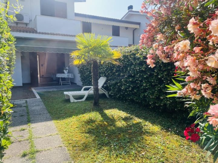 Maison Mitoyenne à Deux éTages Avec Jardin Privé - Bibione