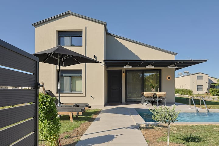 Meraki - Seaside Pool Villa & Private Parking - Катерини