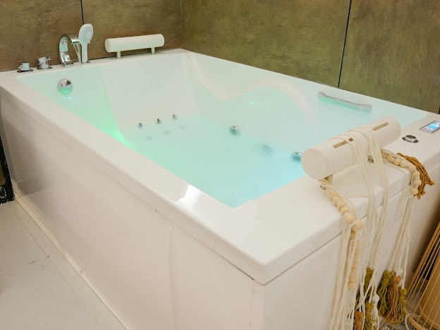 Studio avec jacuzzi face à la mer - Appartements à louer à Al Khobar ...