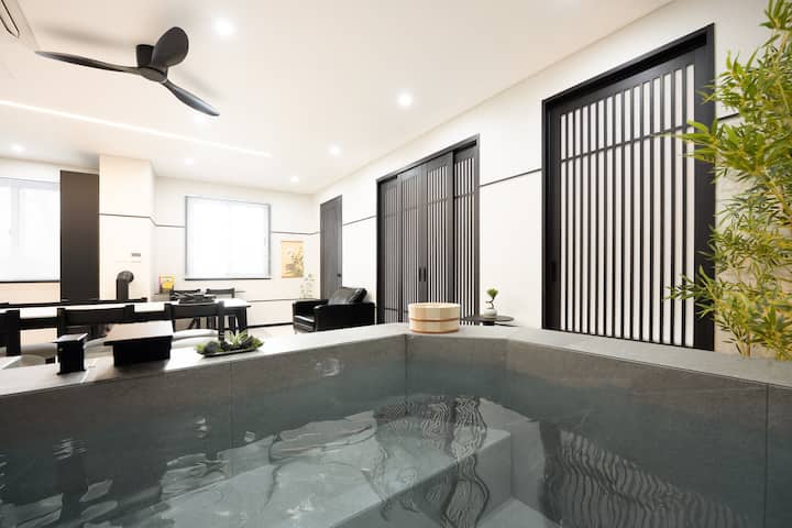 [오픈할인]전용 자쿠지/화장실 2개/지하철5초/공항픽업/짐보관/부산역5분/최대10인 가능 - Busan